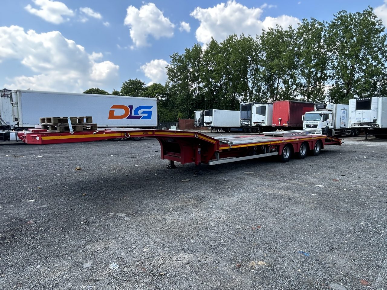 Low Loader Trailer Hire - DLG Contracts